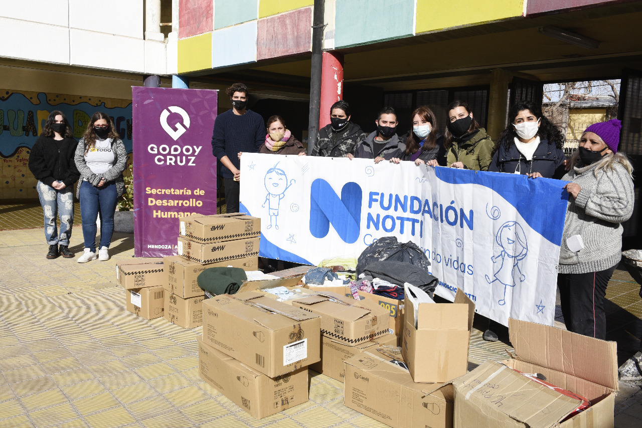 La campaña Abrigando recolectó cientos de donaciones de ropa y calzado ...