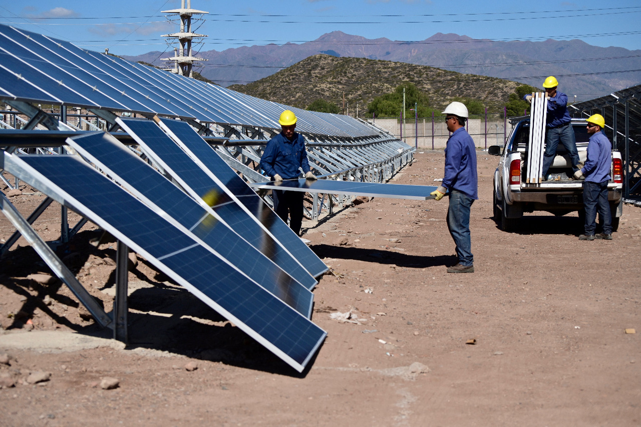 Así avanzan las obras en el Parque Solar de Godoy Cruz, el primero del ...