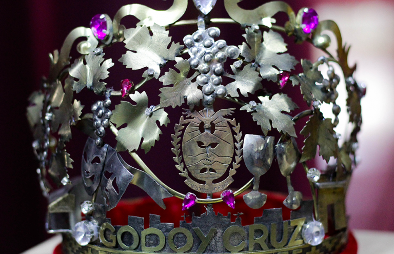 Nuevas coronas para la reina y la virreina departamentales - Godoy Cruz