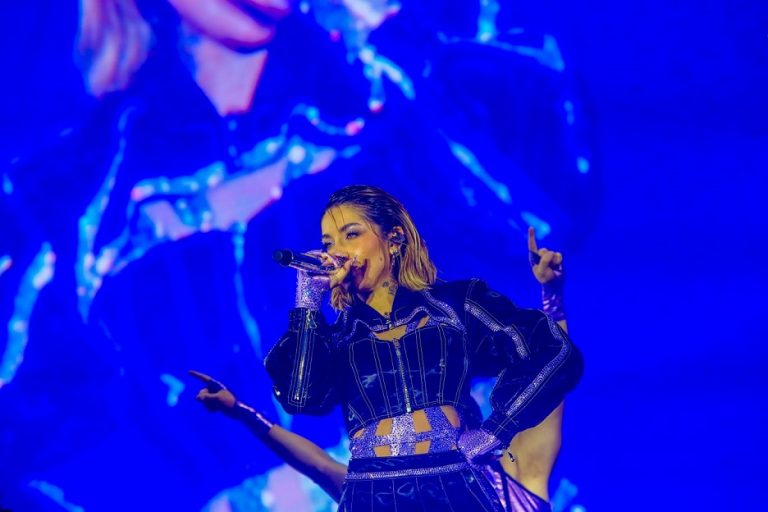 Maria Becerra deslumbró en la Fiesta Provincial de la Cerveza ante más de 35.000 personas ...